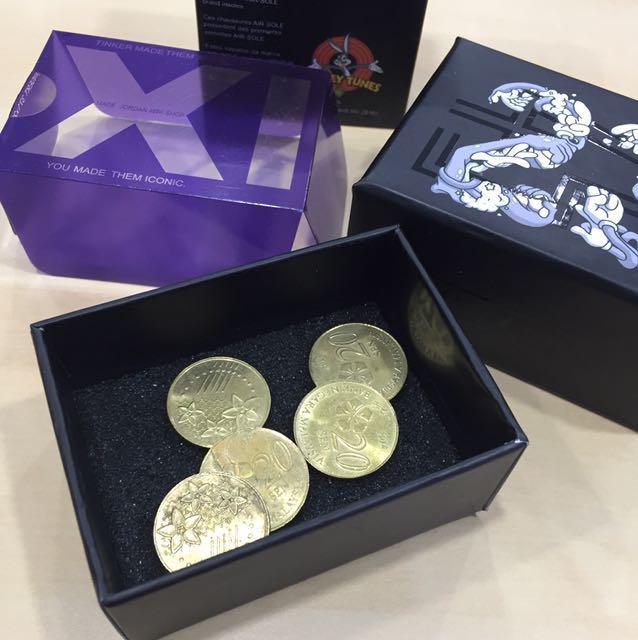 Air Jordan Looney Tunes 3D Minister Box, Men's Fashion, Watches ...