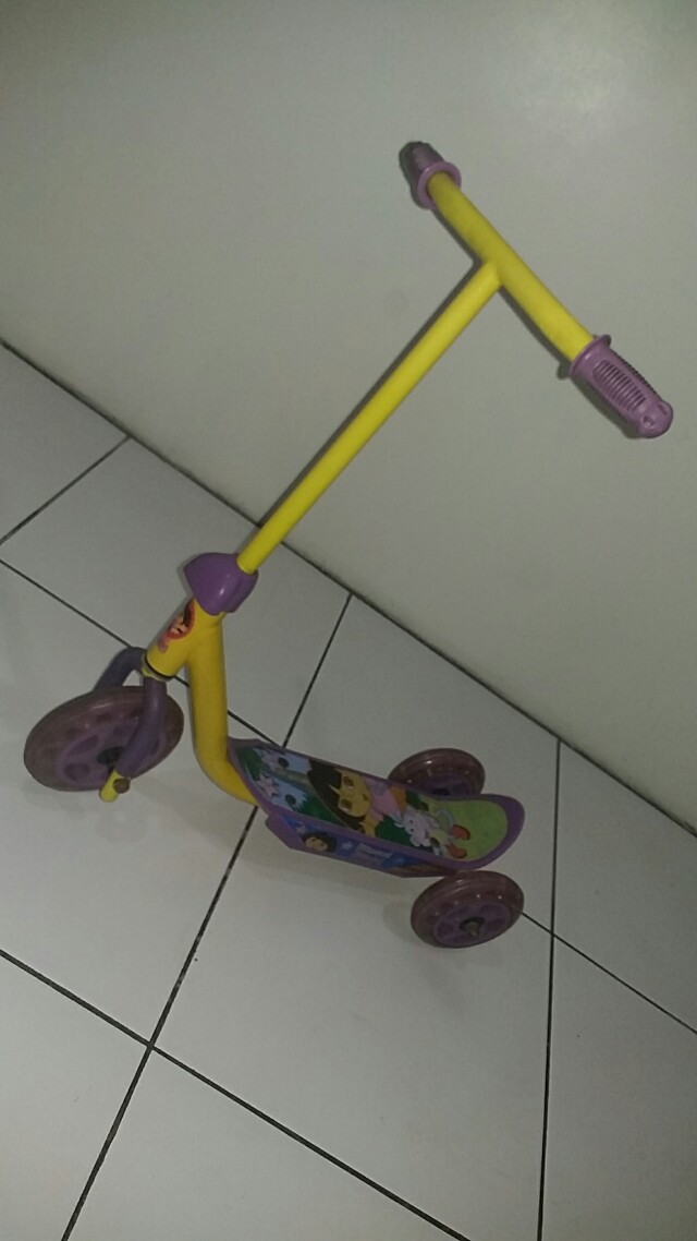 Dora the explorer scooter for kids, Hobbies & Toys, Toys & Games on ...