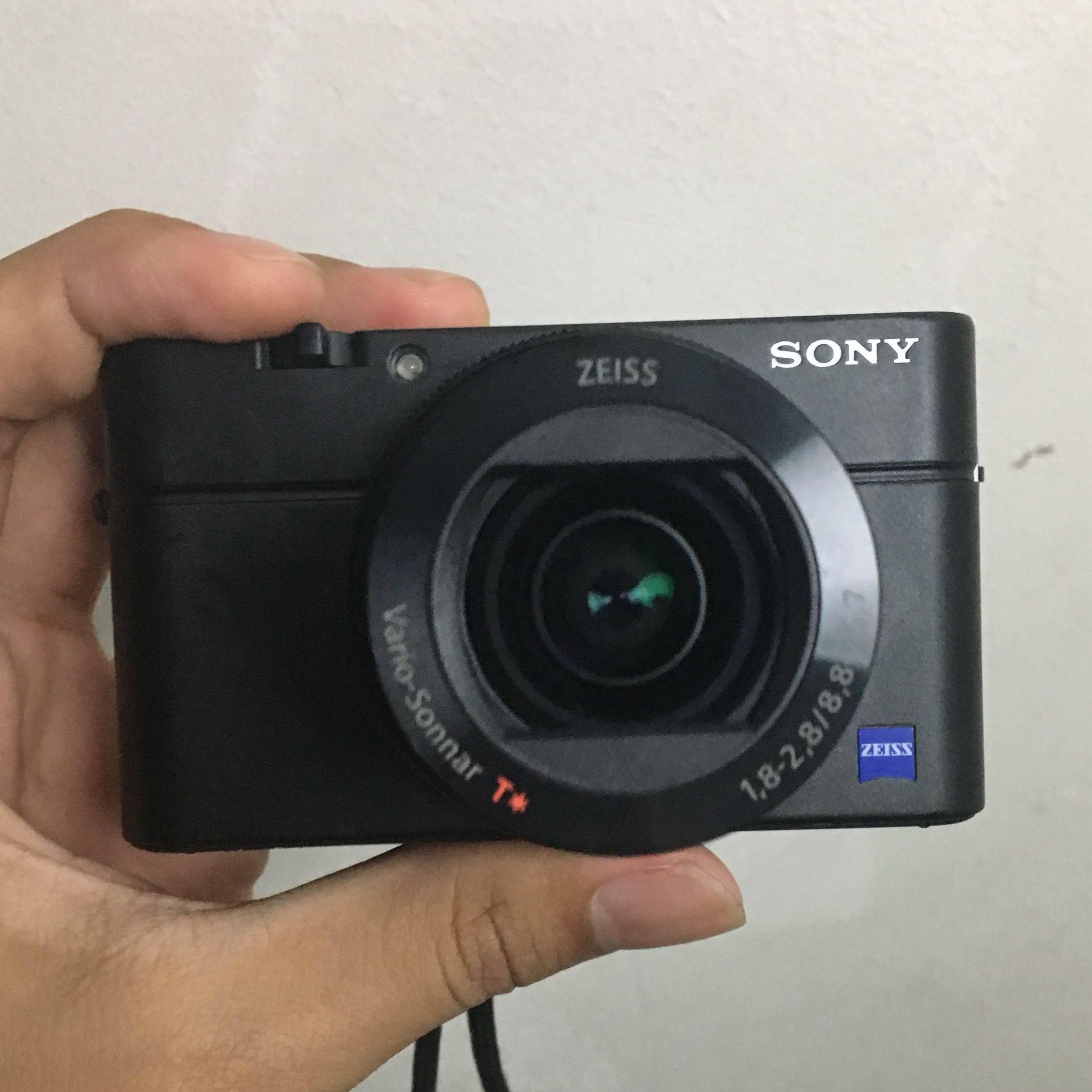 Sony RX100 Mark IV, Photography, Cameras on Carousell
