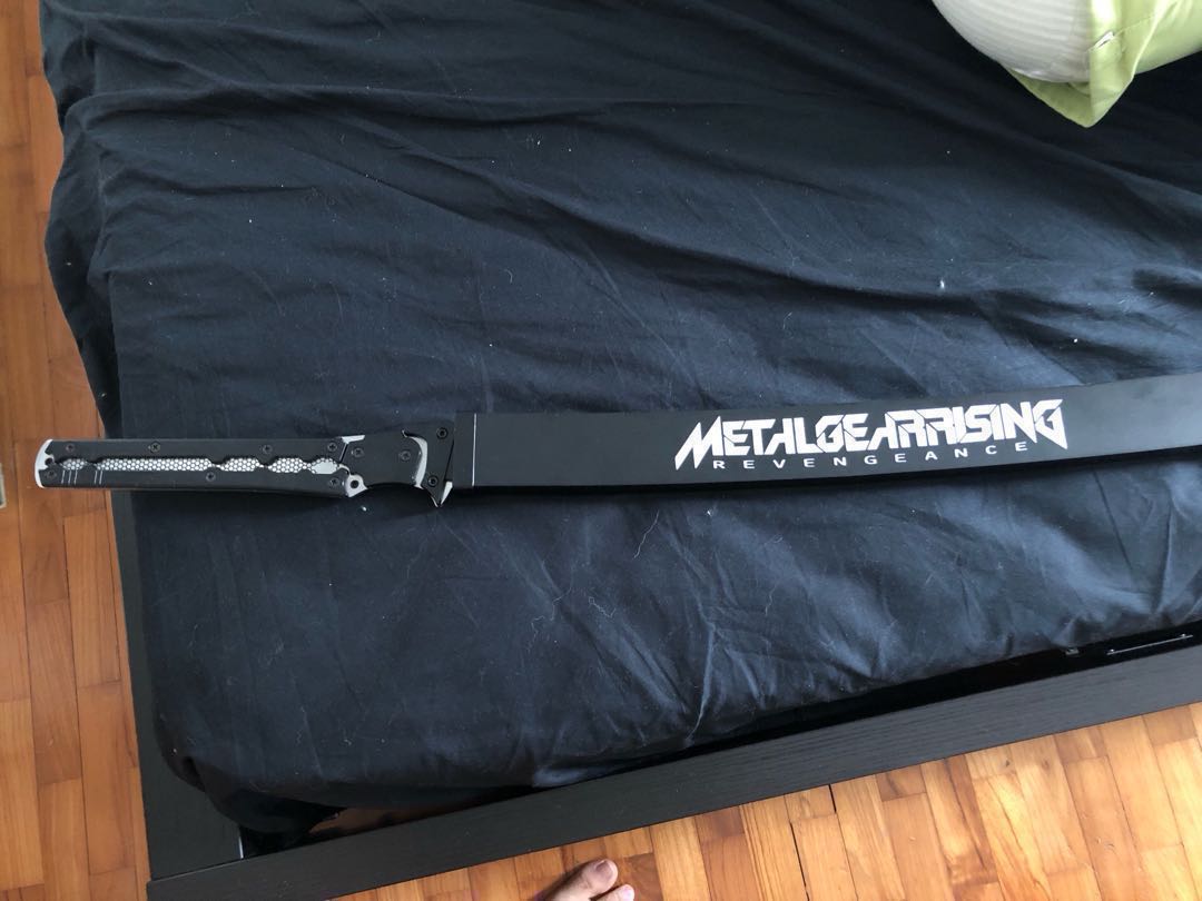 Metal gear solid hf blade, Hobbies & Toys, Memorabilia & Collectibles ...