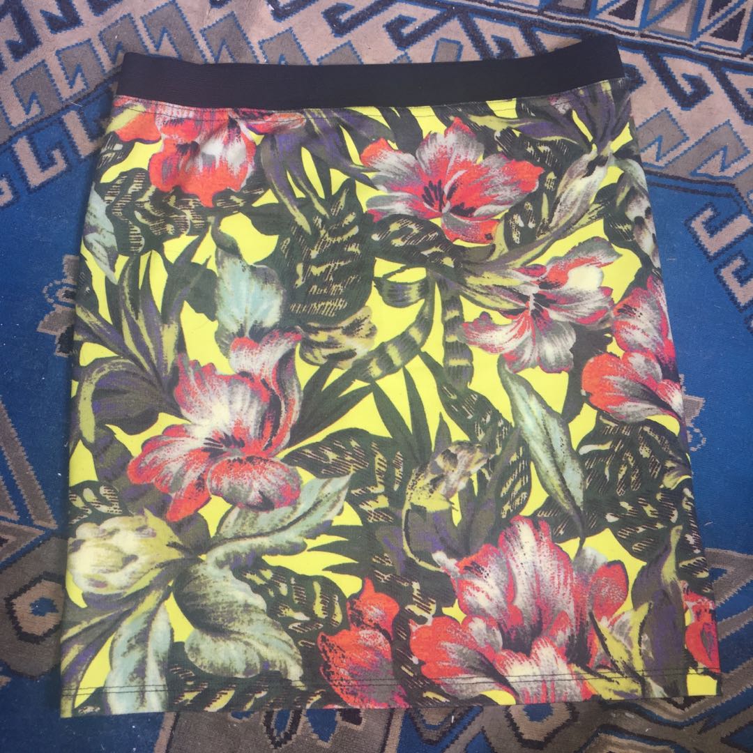 trf zara tropical skirt, Fesyen Wanita, Pakaian Wanita, Gaun & Rok di Carousell
