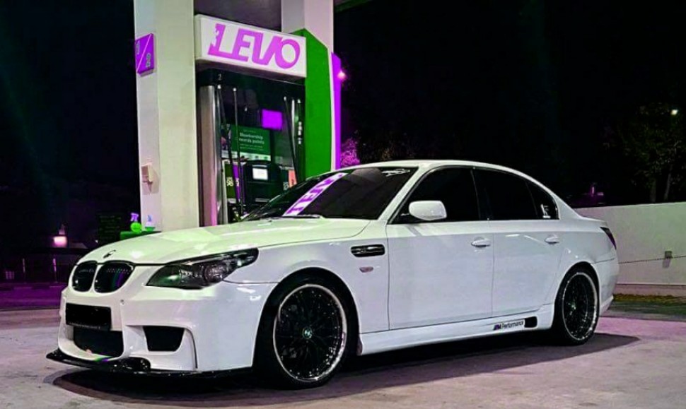 Remus Quad Exhaust Dekit for Bmw 525ixl, Car Accessories, Accessories on Carousell