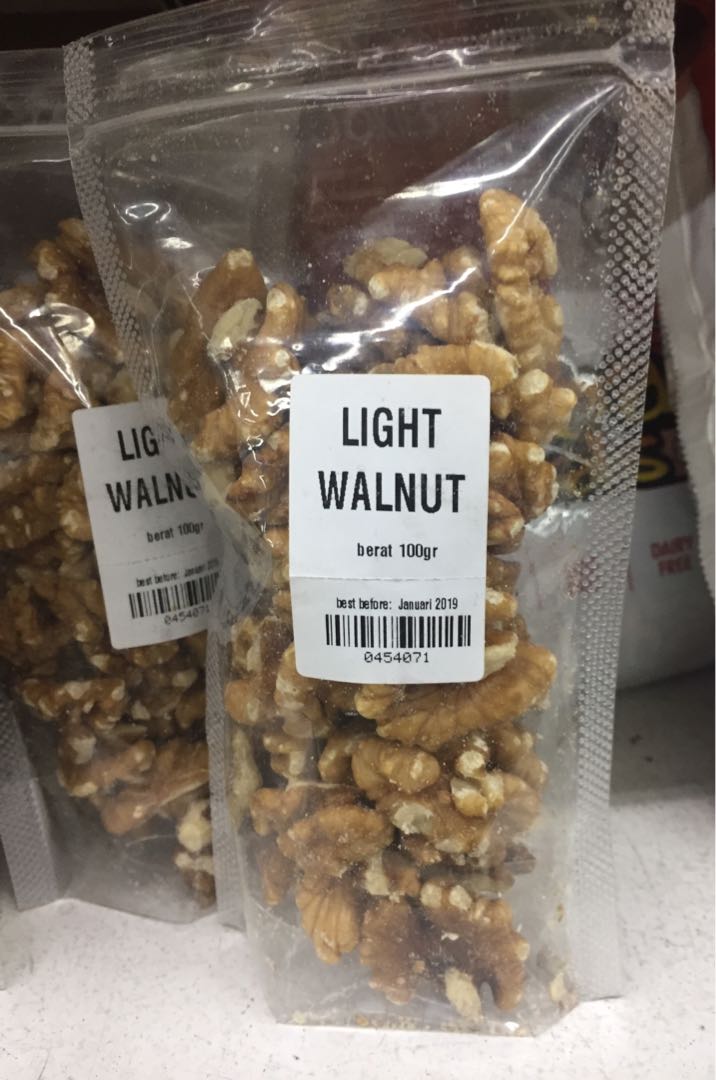 Walnut / kacang walnut (100 gram), Makanan & Minuman, Snek di Carousell