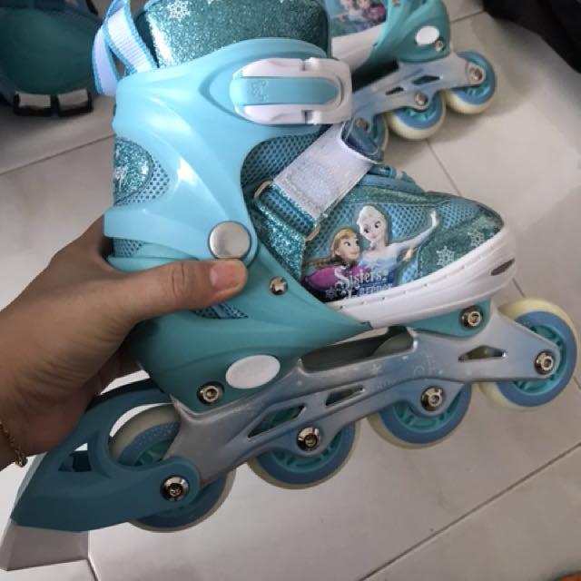 Elsa Skates, Babies & Kids, Babies & Kids Fashion on Carousell