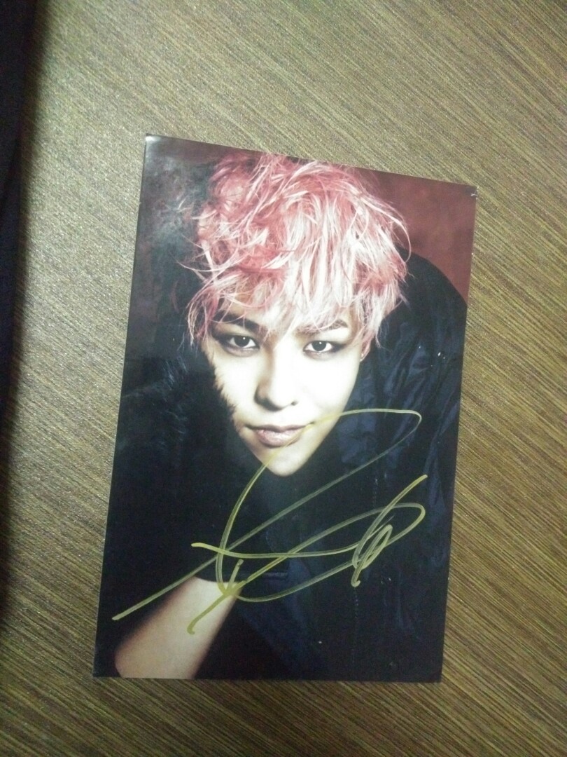 G-Dragon signed photocard, Hobbies & Toys, Collectibles & Memorabilia ...