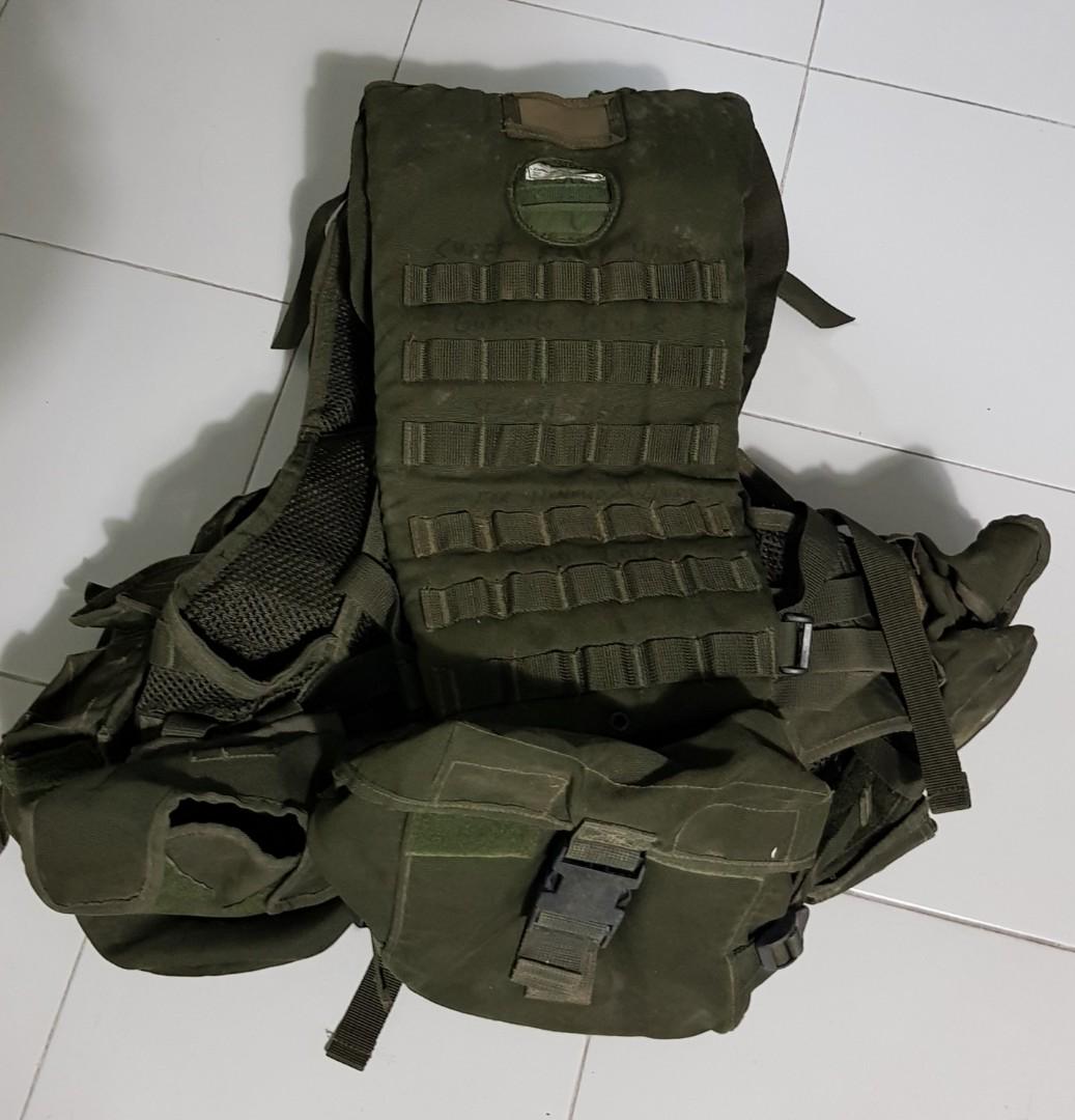 SAF original tactical vest (2005) for Commandos, Men's Fashion, Tops ...
