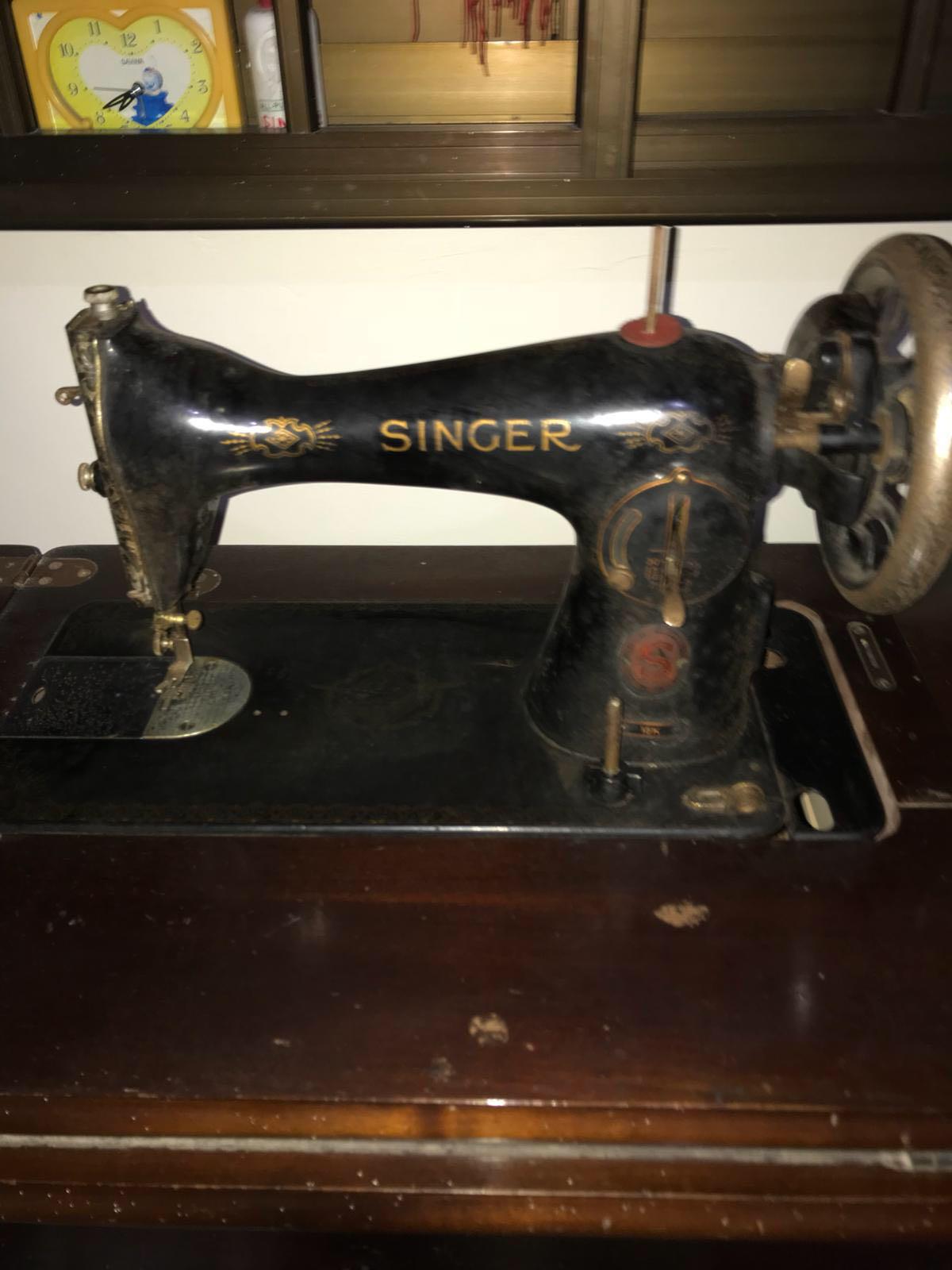 Late 1950s-made Singer Sewing Machine, Hobbies & Toys, Memorabilia ...