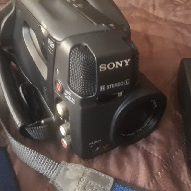 VINTAGE SONY VIDEO CAMERA RECORDER MODELCCD TR405, Photography, Video ...