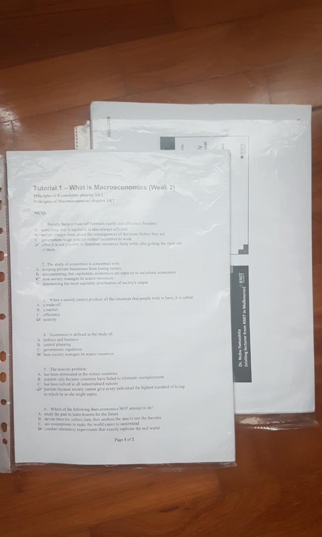 Rmit Econ1016 Macroeconomics 1 Hobbies And Toys Books And Magazines Assessment Books On Carousell