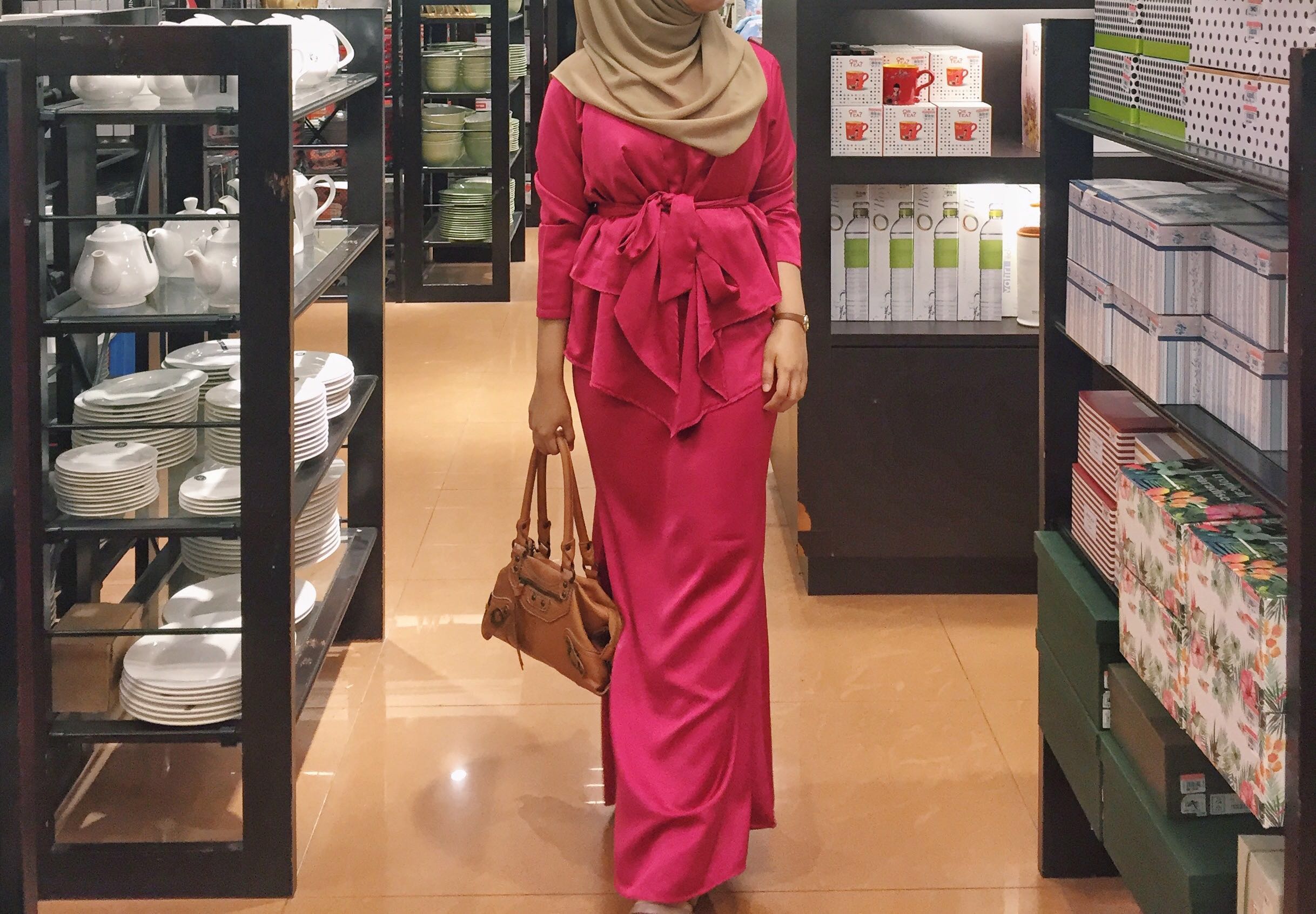 Baju kurung wrap, Beauty & Personal Care, Face, Makeup on Carousell