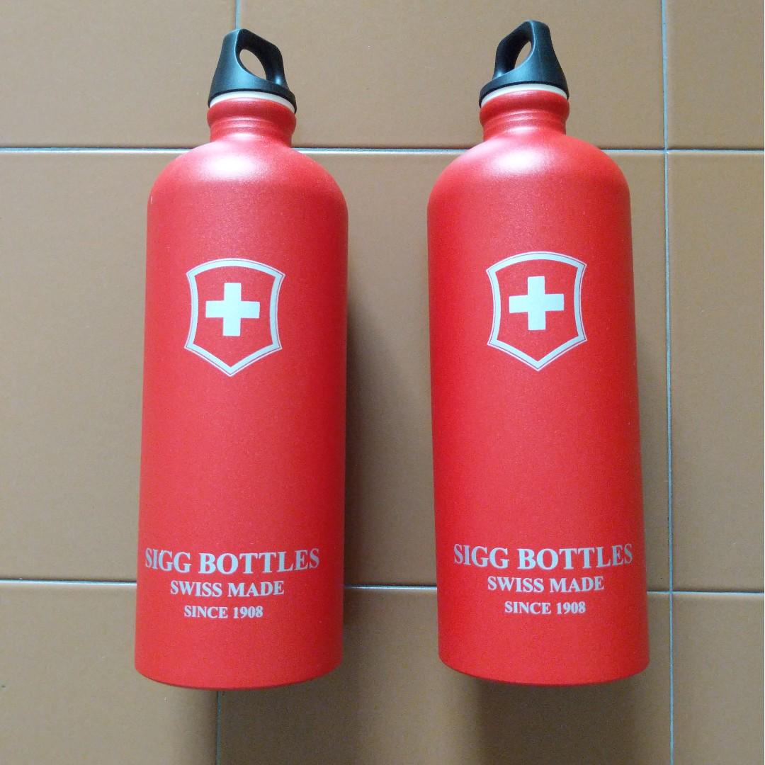 NEW SIGG Bottle Swiss Emblem Classic with Box, Sports Equipment, Sports ...