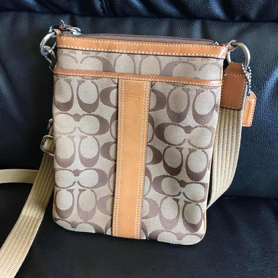Coach Sling Bag, Women's Fashion, Bags & Wallets, Tote Bags on Carousell