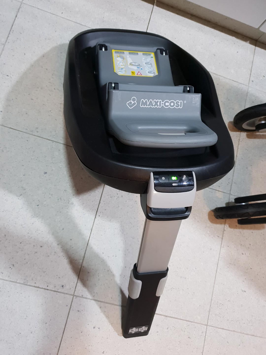 Maxi cosi family fix base, Babies & Kids, Strollers, Bags & Carriers on ...