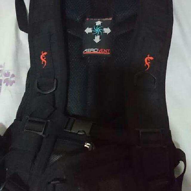 Sandugo Pilot 10+5L backpack, Men's Fashion, Bags, Backpacks on Carousell