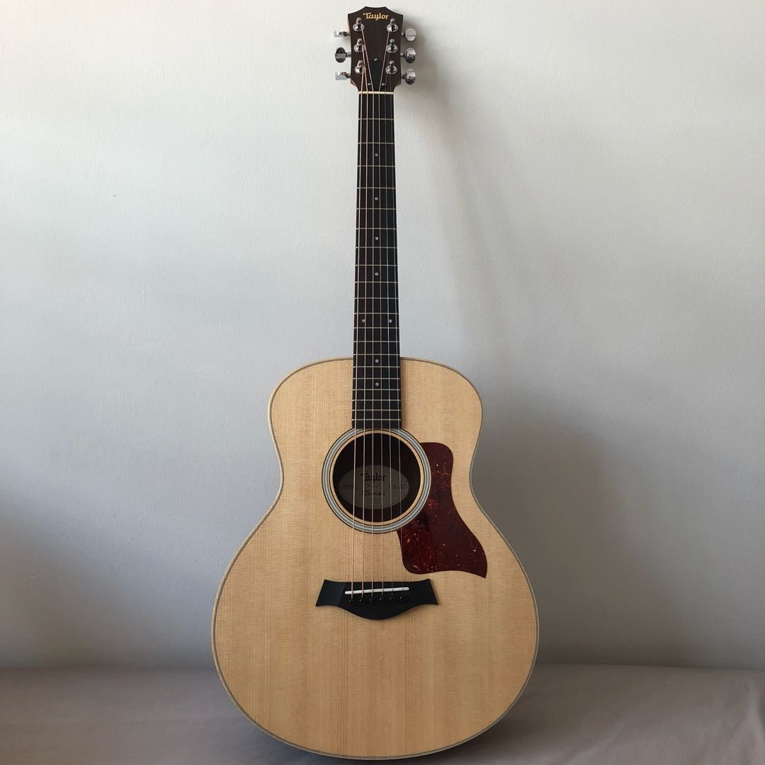 Taylor GS Mini (Sitka Spruce), Hobbies & Toys, Music & Media, Musical ...