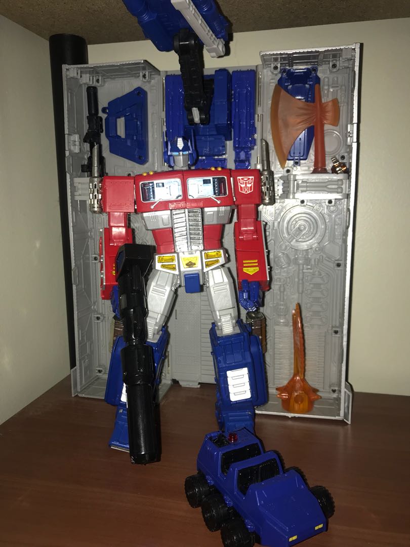 Transformers MP 10 hasbro TRU exclusive, Hobbies & Toys, Toys & Games ...