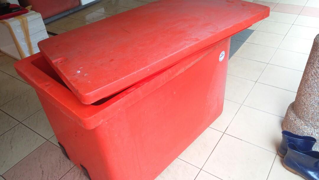 Big ice box,roughly 60:100:70cm, Everything Else on Carousell