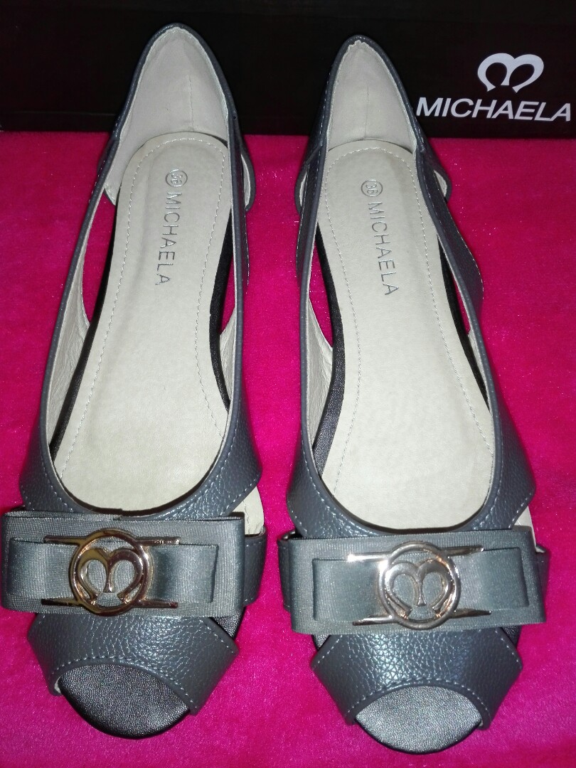 Michaela Grey Open Toe Doll shoes, Women's Fashion, Footwear, Flats & Sandals on Carousell
