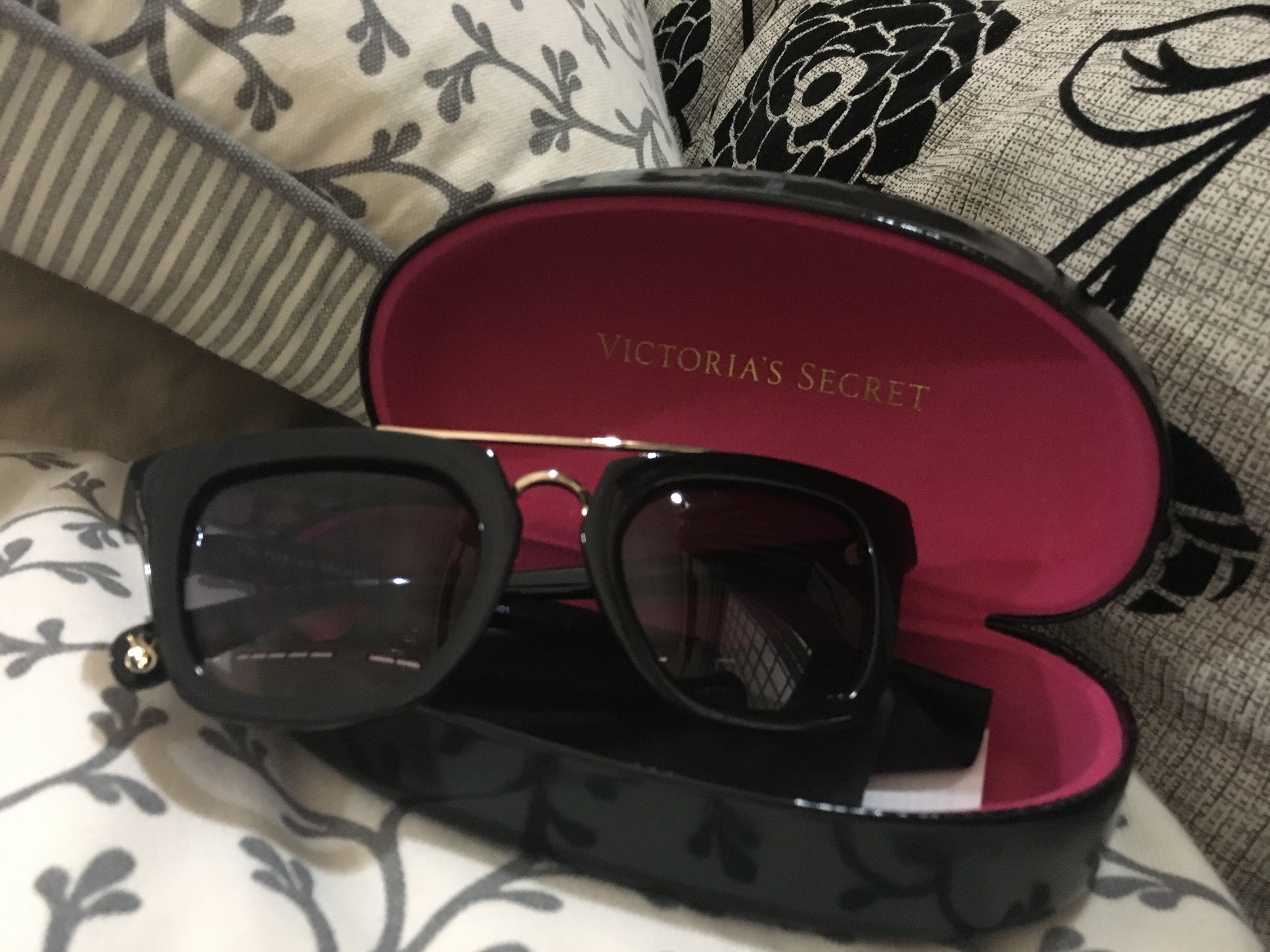 Victoria's Secret Sunglass, Women's Fashion, Watches & Accessories ...