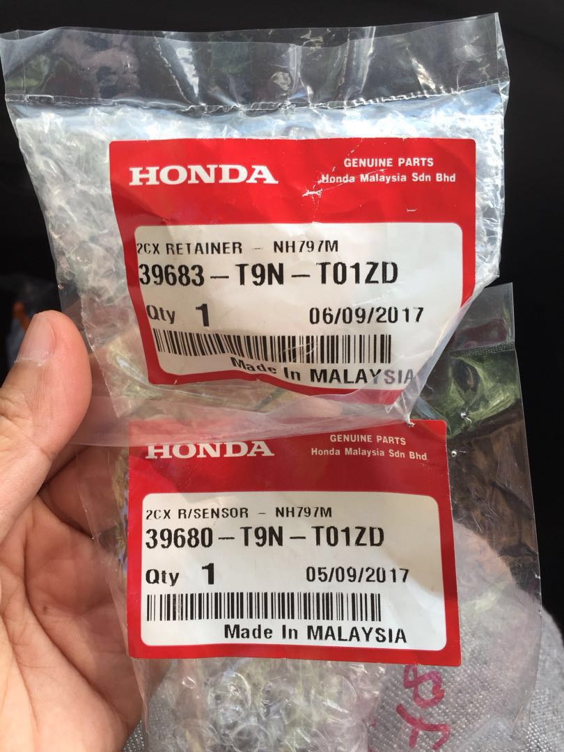 Genuine part - Reverse sensor and retainer clip for Honda City, Auto ...