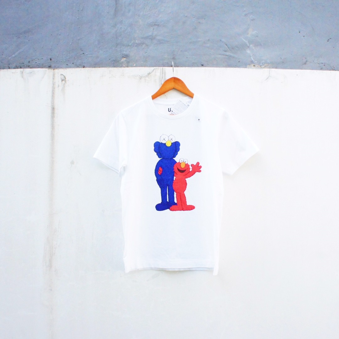 Uniqlo KAWS Sesame Street Elmo Supreme Bape Champion Stussy, Fesyen ...