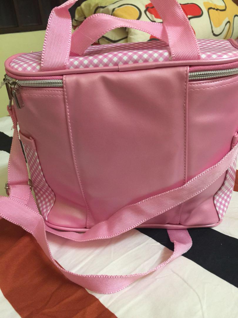 Hello kitty beg, Women's Fashion, Bags & Wallets, Purses & Pouches on ...