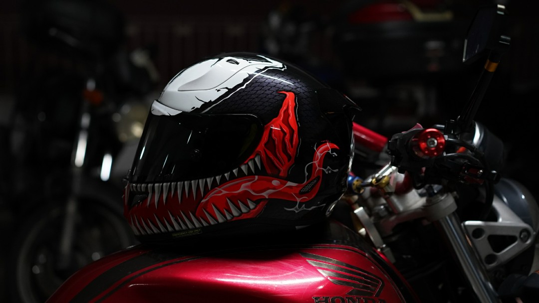 HJC RPHA 11 Pro Venom helmet, Motorcycles, Motorcycle Apparel on Carousell