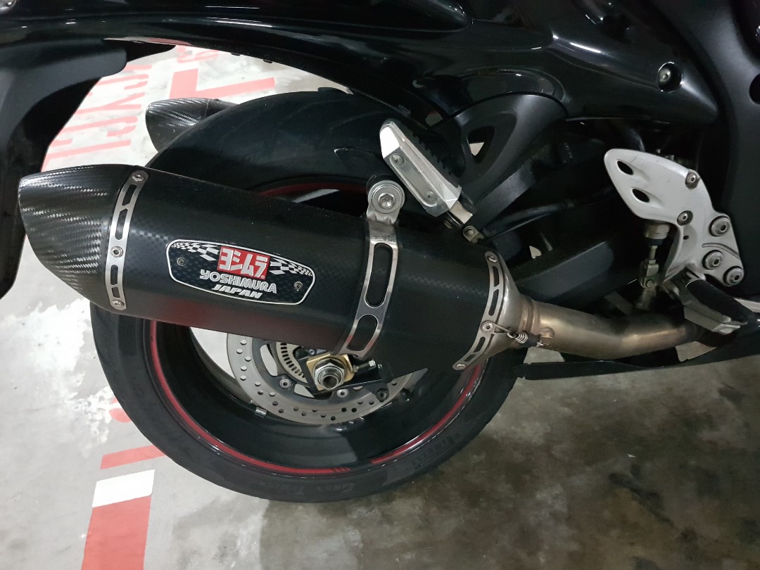 YOSHIMURA R77 Slip-on Exhaust Carbon Fibre, Motorcycles, Motorcycle Accessories on Carousell