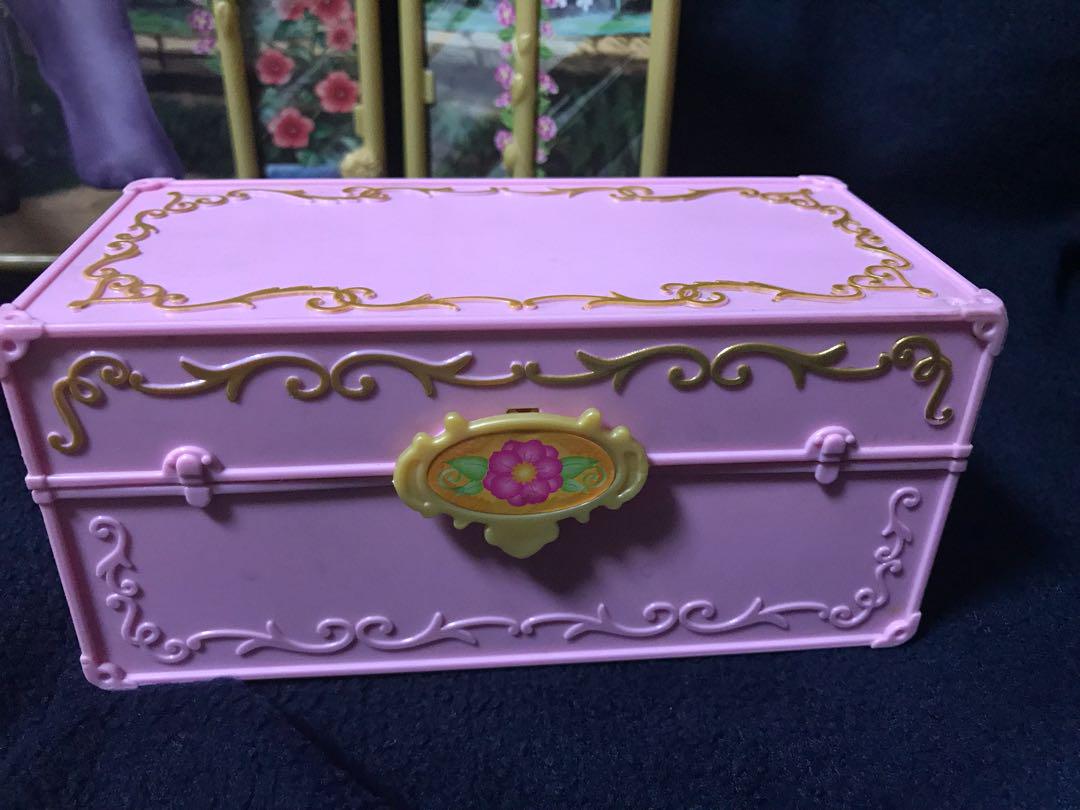 Barbie As The Island Princess getting ready with tallulah playset ...