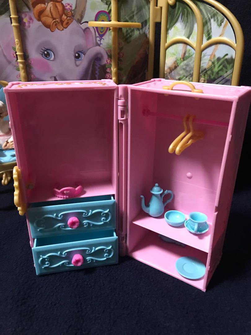 Barbie As The Island Princess getting ready with tallulah playset ...