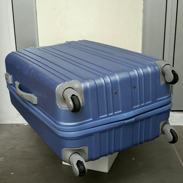 Polo Travel Club 28" Spin 4 Wheel Luggage Case, Hobbies & Toys, Travel ...