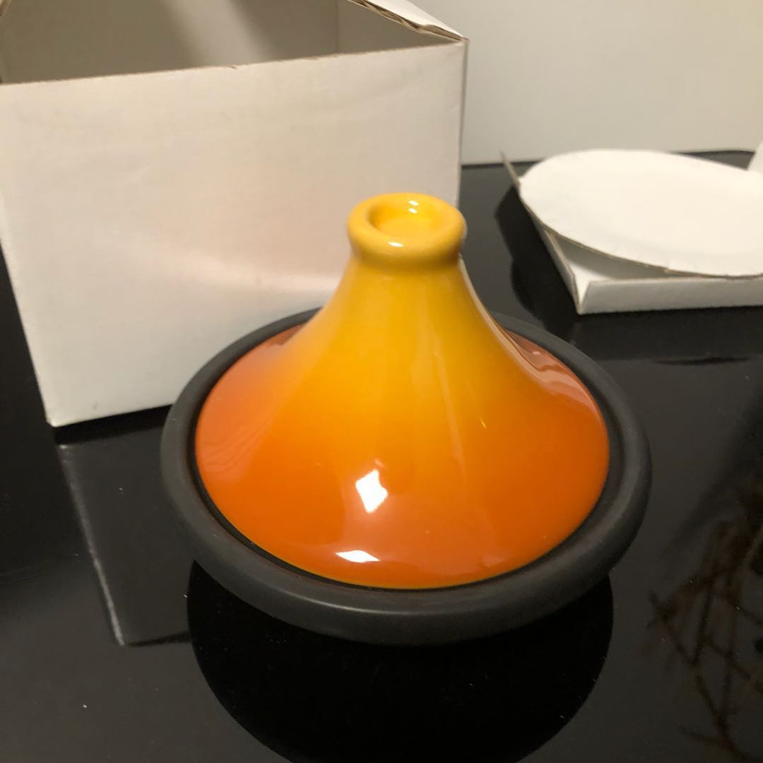 Le Creuset 2 x mini Tajine set , 傢俬＆家居, 廚具和餐具, 餐具和餐具 - Carousell
