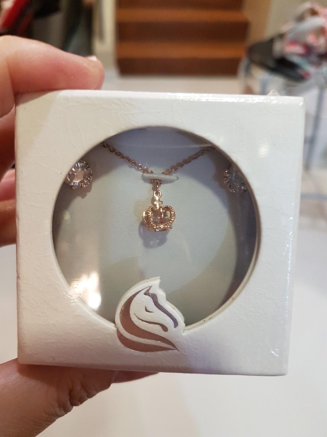 Pica Lela Crown necklace and earrings set, Women's Fashion, Jewelry ...