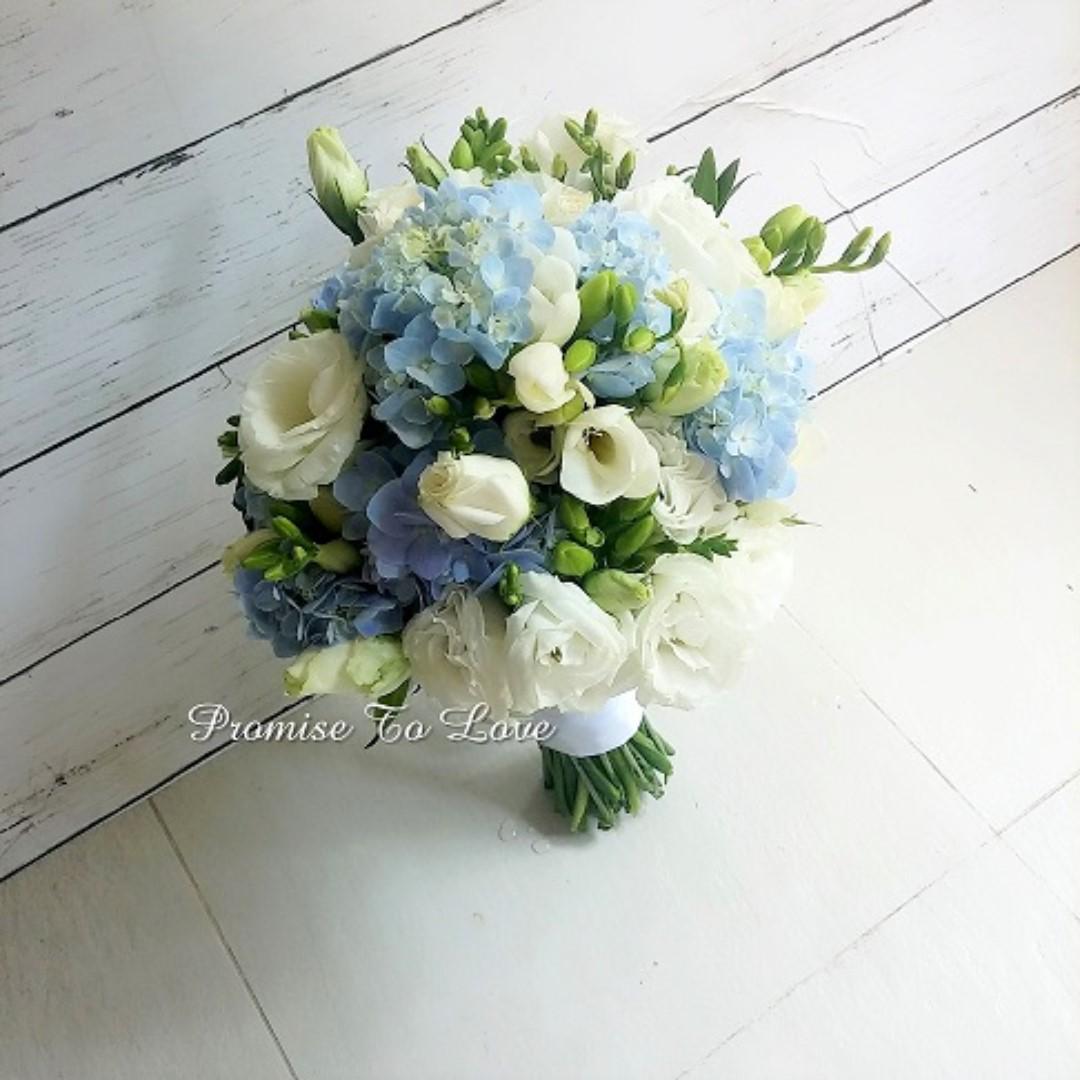 Rustic Fresh flowers hand bouquet in white & Blue (Wedding / ROM ...