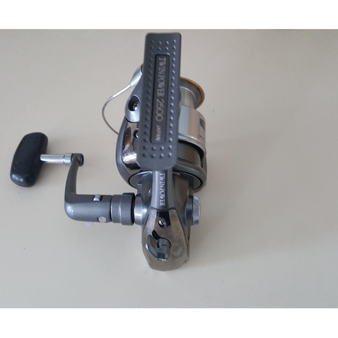 Shimano TWINPOWER 2500 reel - Unbelievably Smooth!, Sports Equipment ...