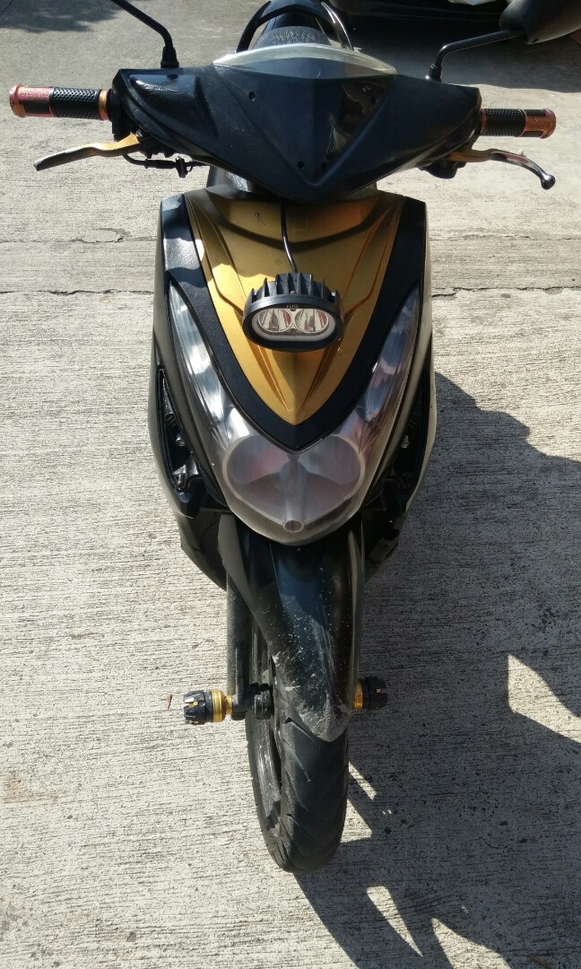 Rusi Mio Clone Black Gold Scooter 125 150, Motorbikes on Carousell