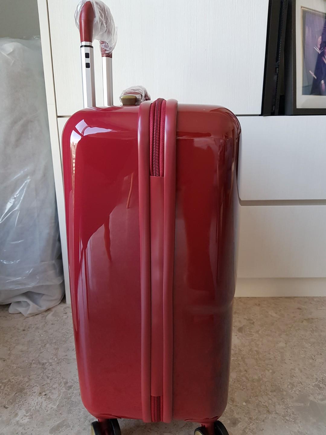 Samsonite Marvel Signature Spinner, Hobbies & Toys, Travel, Luggage on ...