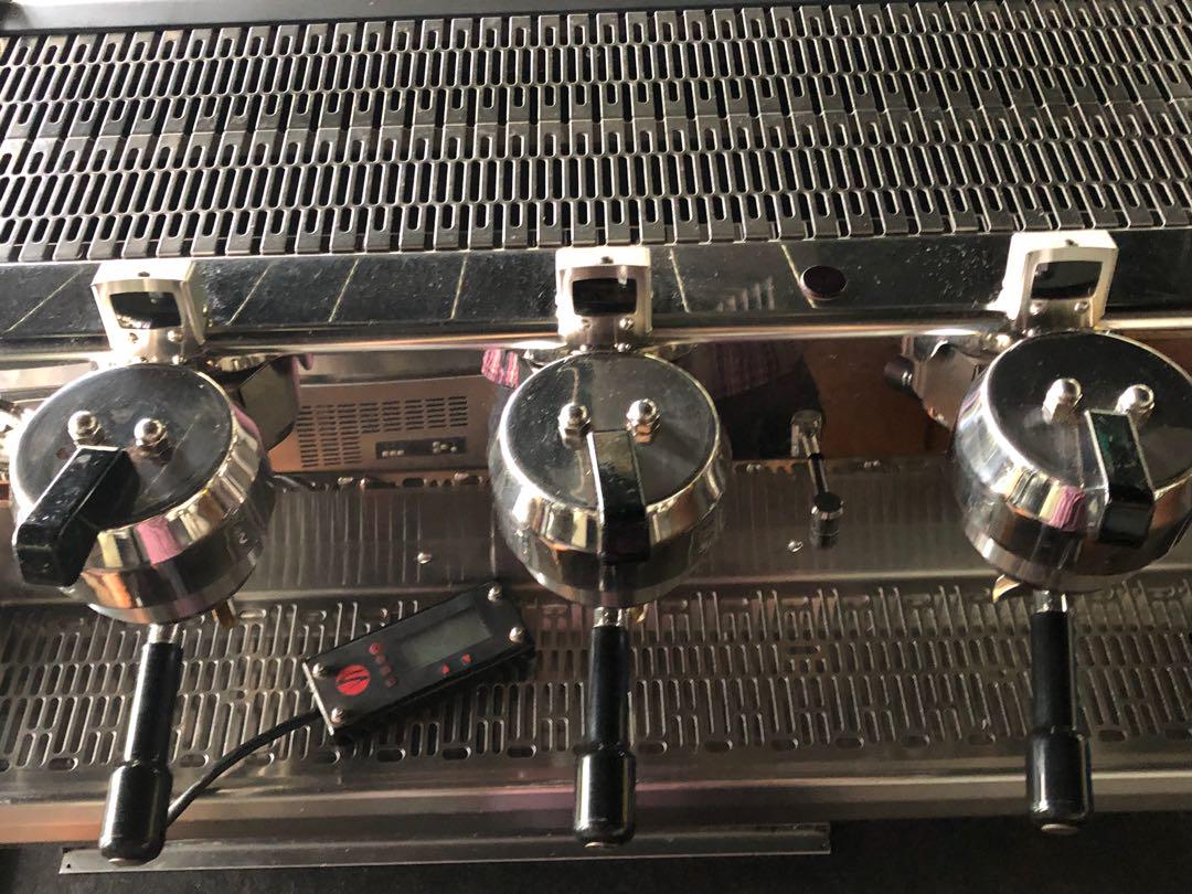 Synesso Cyncra Espresso Machine 3 Group, TV & Home Appliances, Kitchen ...