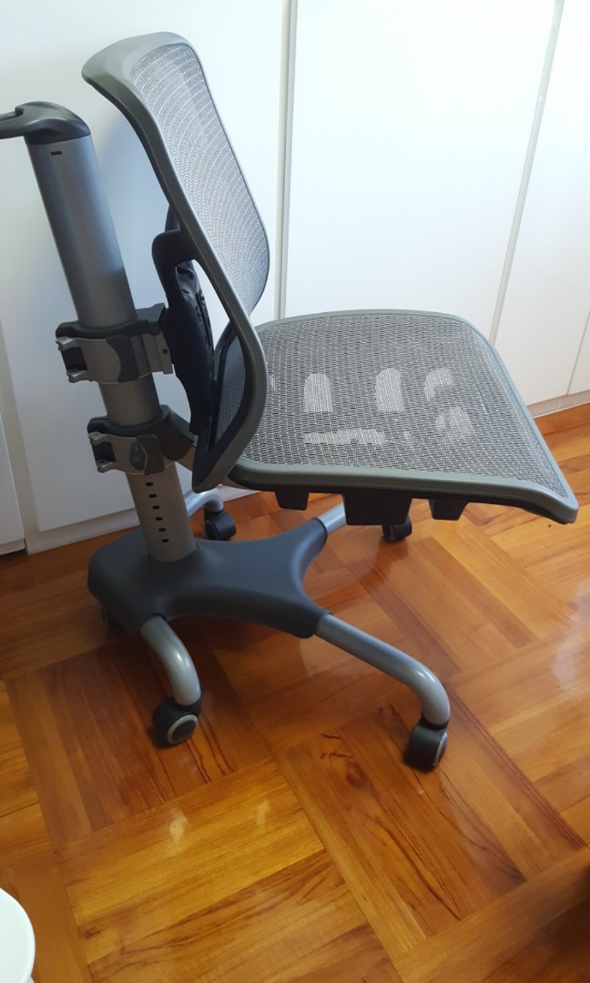 Sinomax 護脊椅, 兒童＆孕婦用品, 兒童傢具, 兒童傢具 - 桌子及椅子 - Carousell