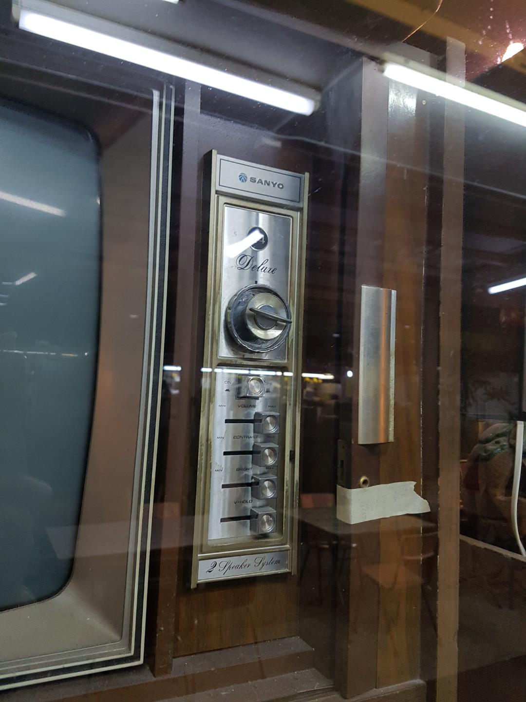 Vintage boxed TV/ TV cabinet, Hobbies & Toys, Memorabilia ...