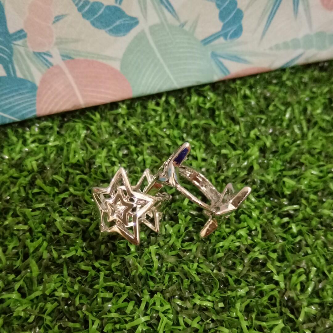 earing, Women's Fashion, Jewelry & Organisers, Earrings on Carousell