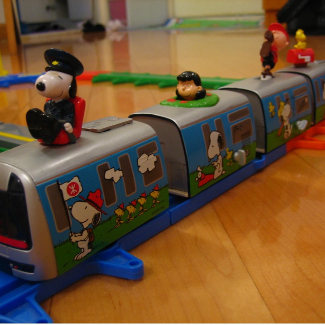 史奴比珍藏港鐵列車連路軌全套Snoopy MTR Train, 興趣及遊戲, 玩具 & 遊戲類 - Carousell