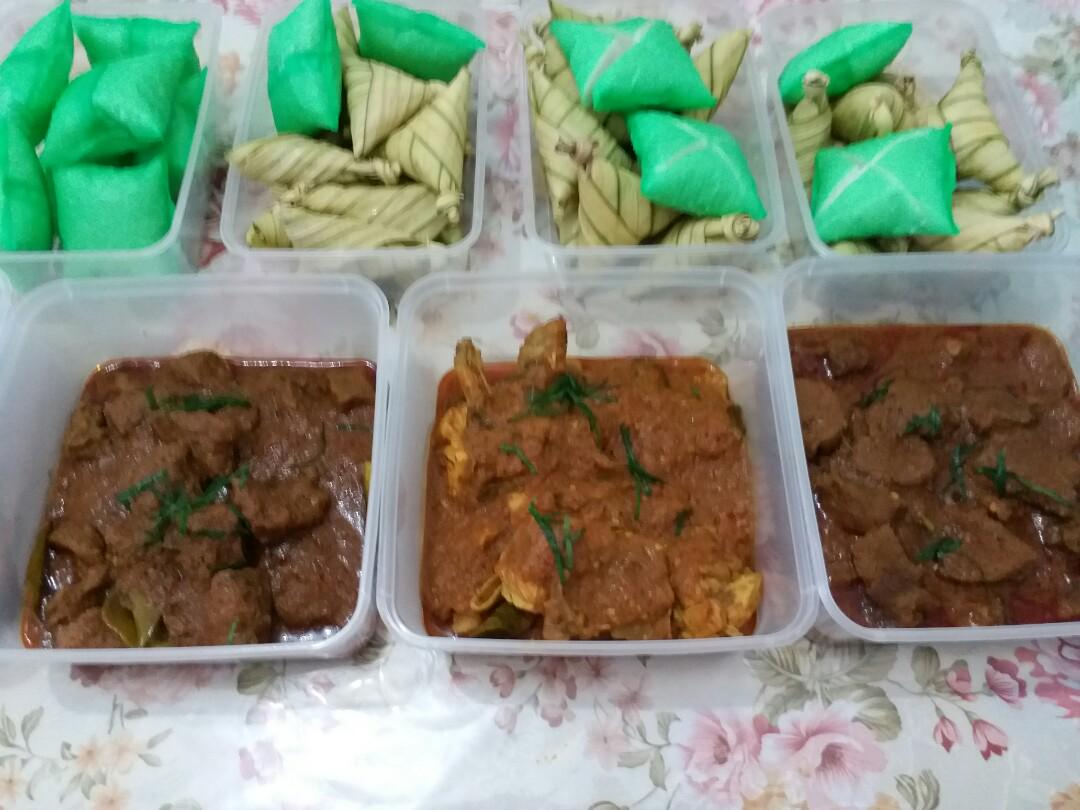 ketupat palas with beef/chicken rendang, Food & Drinks, Packaged ...