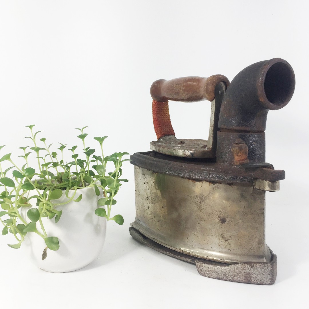 Vintage Japanese Type Charcoal Sad Chimney Iron (JCI_01-0718-67 ...