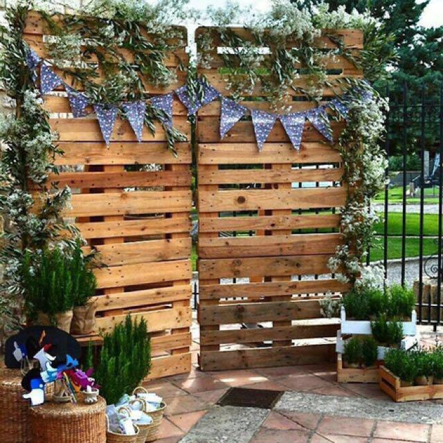 FOR SALE! Pallet Backdrop and Easel Stand, Hobbies & Toys, Stationary ...