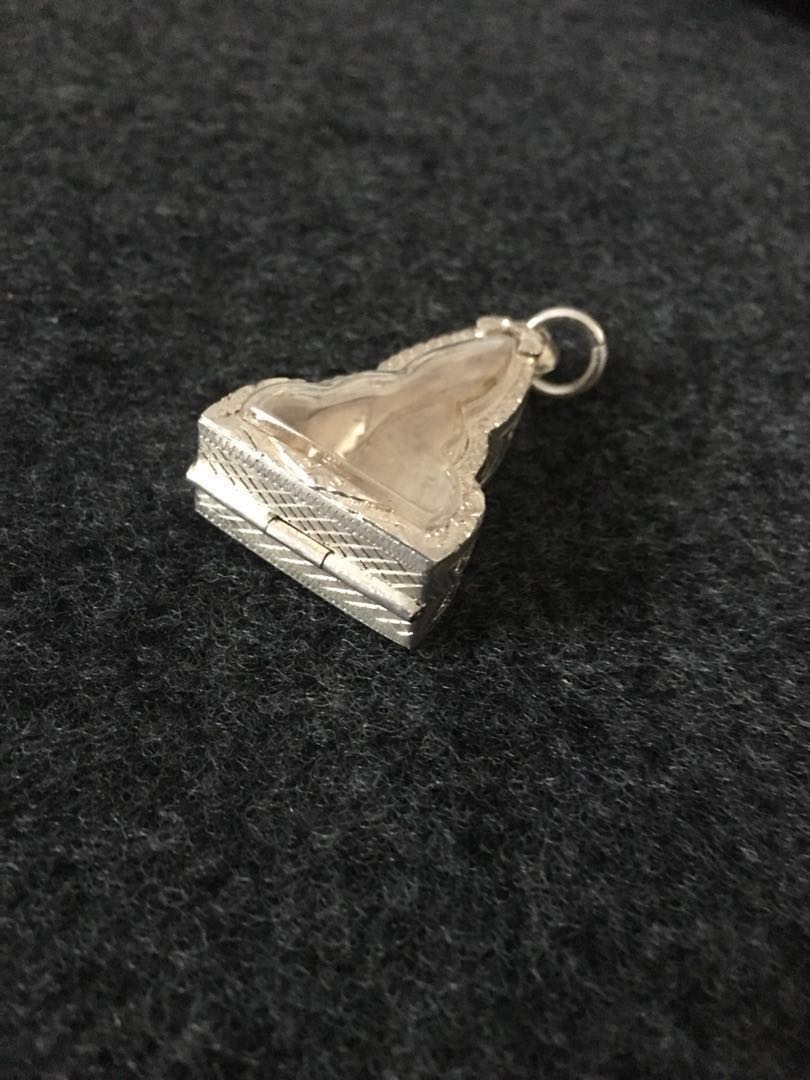 Silver Thai Amulet Casing, Hobbies & Toys, Memorabilia & Collectibles ...