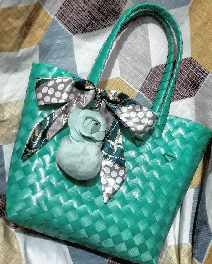 Woven plastic straw bag, Women's Fashion, Bags & Wallets, Beach Bags on ...