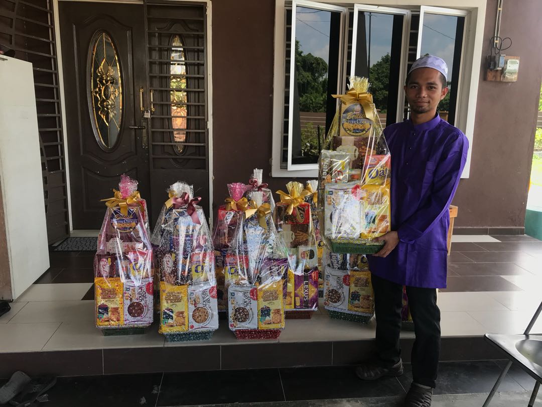 Hamper makanan dan minuman rm50, Food & Drinks, Gift Baskets & Hampers ...