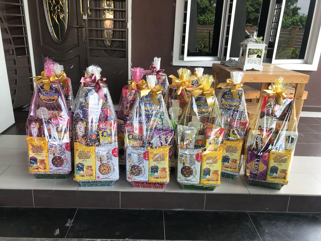 Hamper makanan dan minuman rm50, Food & Drinks, Gift Baskets & Hampers ...
