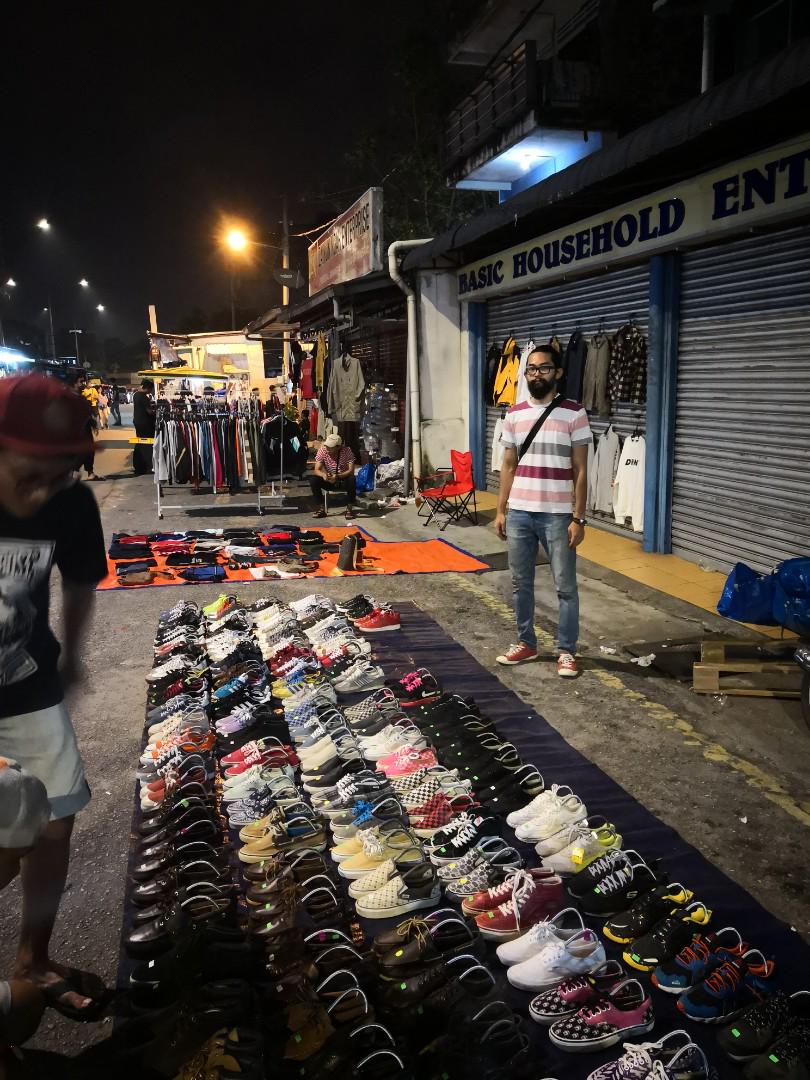 Jalanrajabot vintage night market, Men's Fashion, Footwear, Sneakers on ...